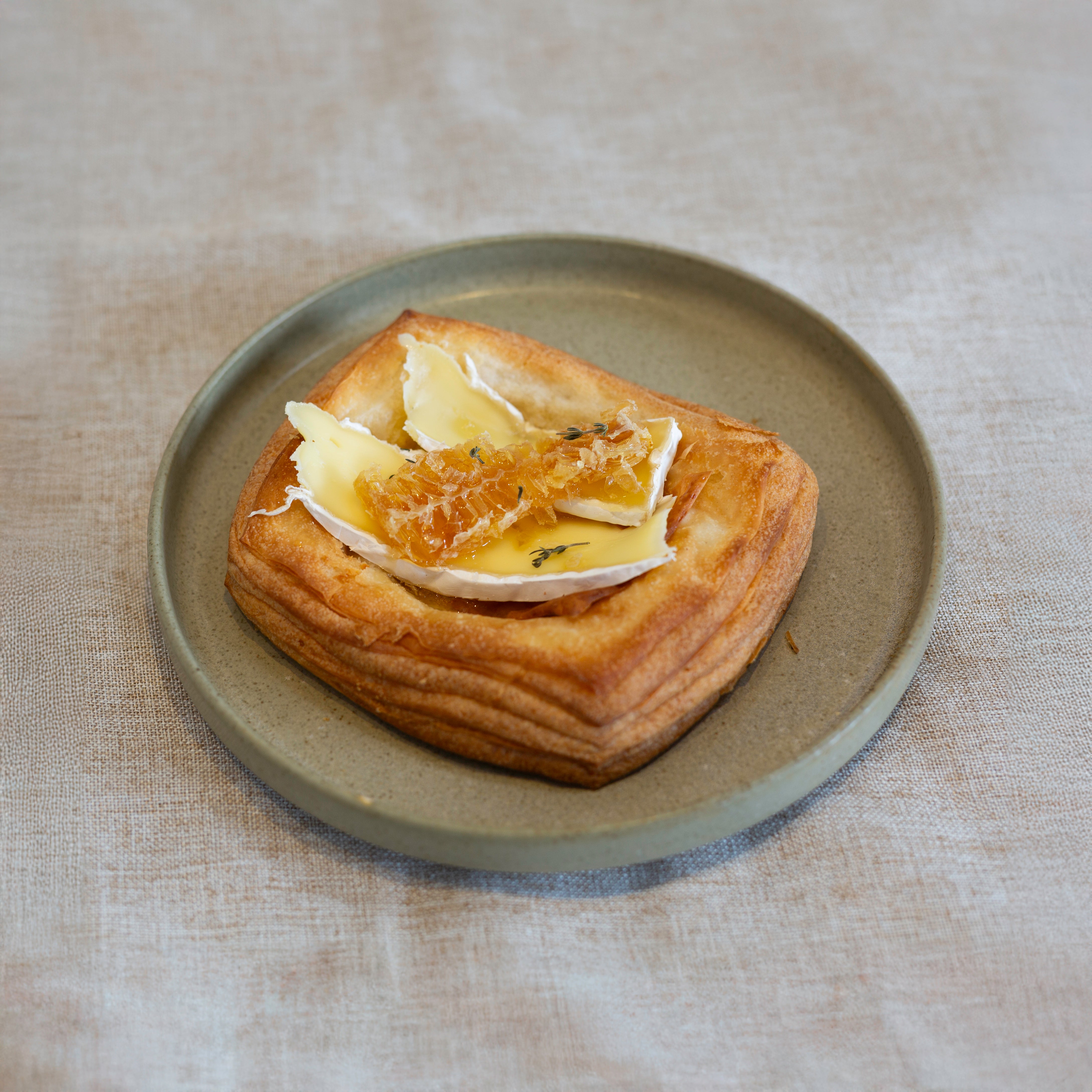 Brie Honeycomb croissant – Bomou Bakery